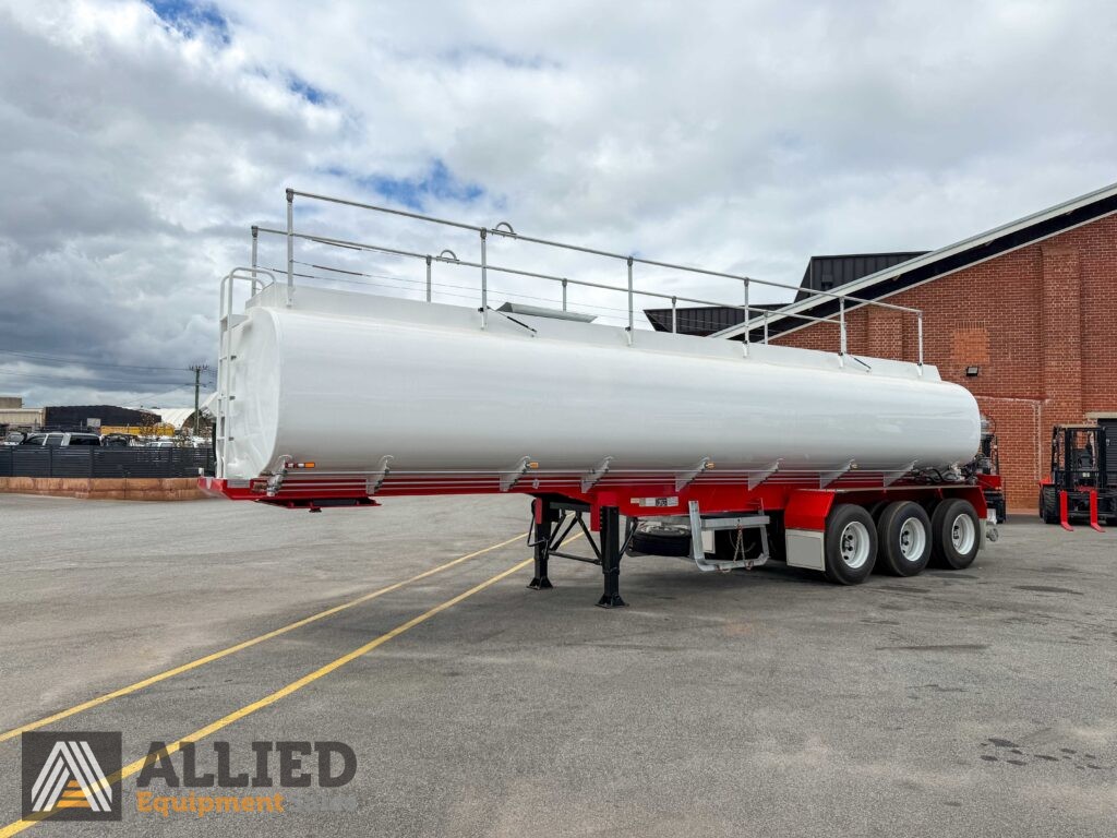 NEW 2024 JAMIESON TRI AXLE WATER TANKER TRAILER - Allied Equipment Sales